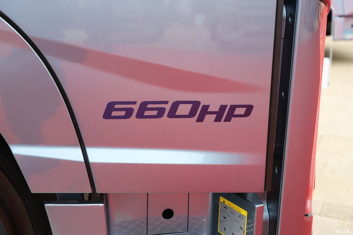 【图】青岛解放 新JH6重卡 660马力 6X4 LNG自动档牵引车_实拍图片_2015259_卡车之家