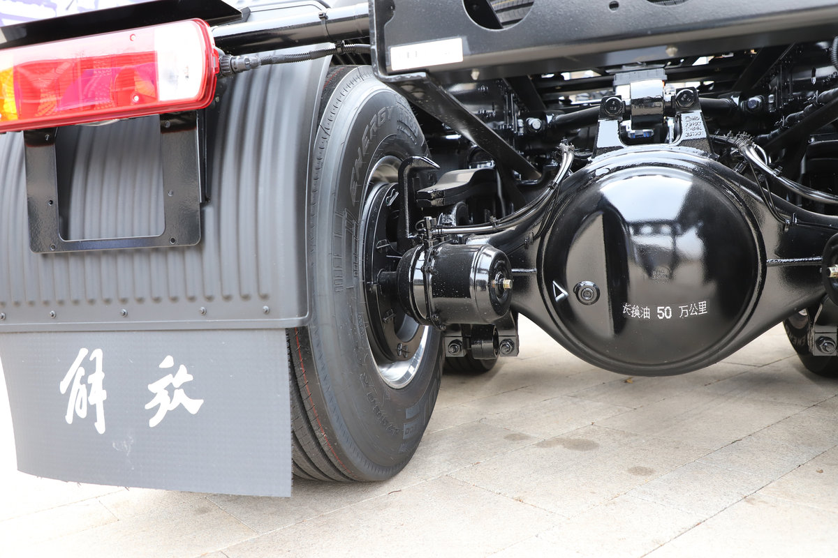 【图】青岛解放 新JH6重卡 660马力 6X4 LNG自动档牵引车_实拍图片_2015339_卡车之家