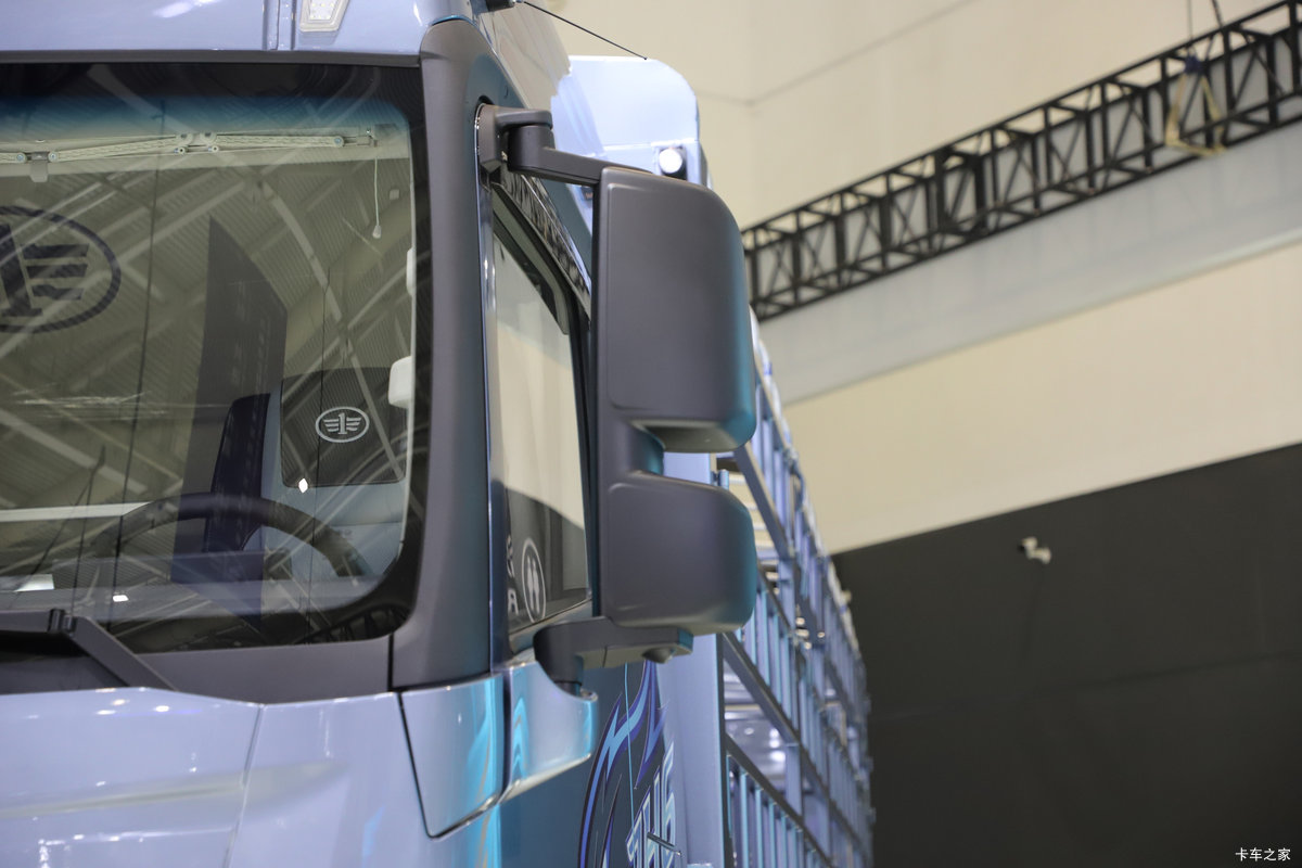 【图】青岛解放 新JH6 600马力 8X4 9.5米AMT自动档仓栅式载货车_实拍图片_2016968_卡车之家