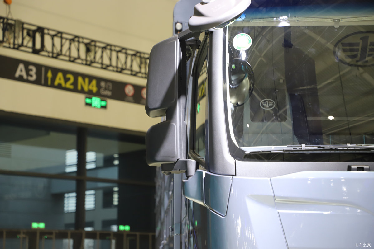 【图】青岛解放 新JH6 600马力 8X4 9.5米AMT自动档仓栅式载货车_实拍图片_2016959_卡车之家