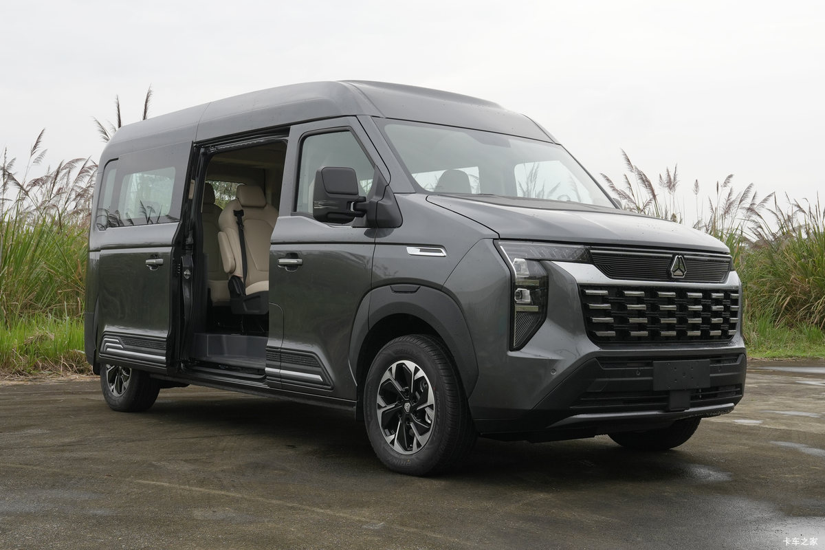 【图】中国重汽 先锋官V 2024款 商旅版 160马力 2.0T柴油 9座自动 中轴中顶轻客_实拍图片_2019196_卡车之家