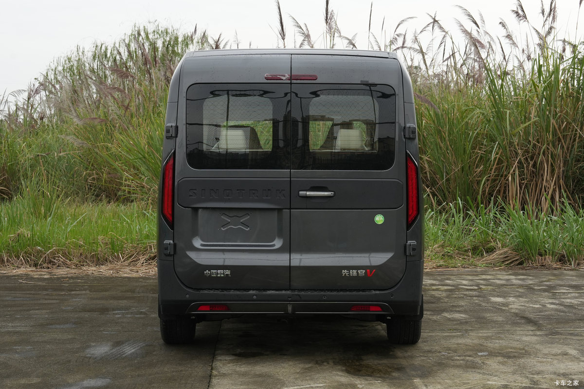 【图】中国重汽 先锋官V 2024款 商旅版 160马力 2.0T柴油 9座自动 中轴中顶轻客_实拍图片_2019196_卡车之家