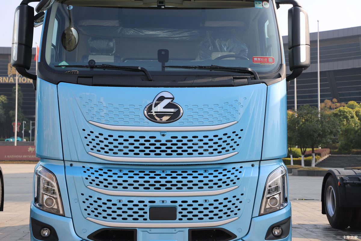 【图】东风柳汽 乘龙H7pro 陆航版 610马力 6X4 AMT手自一体 牵引车_实拍图片_4001328_卡车之家