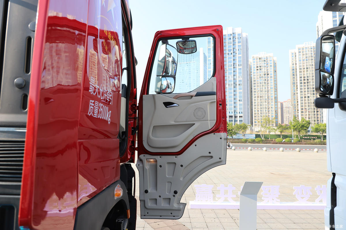 【图】东风柳汽 乘龙H7 480马力 4X2 牵引车_实拍图片_4001587_卡车之家