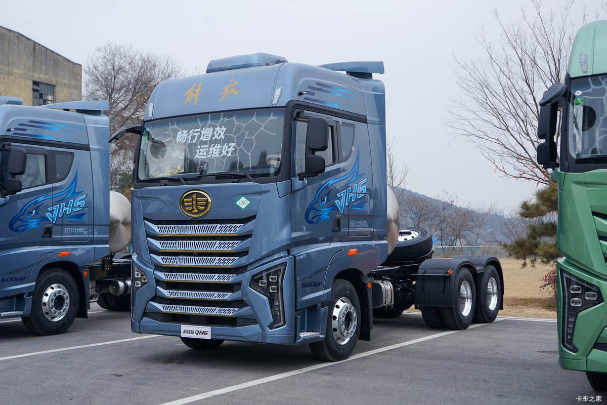 【图】青岛解放 JH6重卡 智享版 660马力 6X4 LNG自动档牵引车(一汽解放12档)_实拍图片_4006255_卡车之家