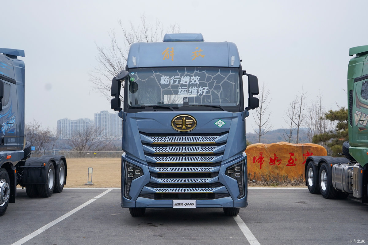 【图】青岛解放 JH6重卡 智享版 660马力 6X4 LNG自动档牵引车(一汽解放12档)_实拍图片_4006261_卡车之家