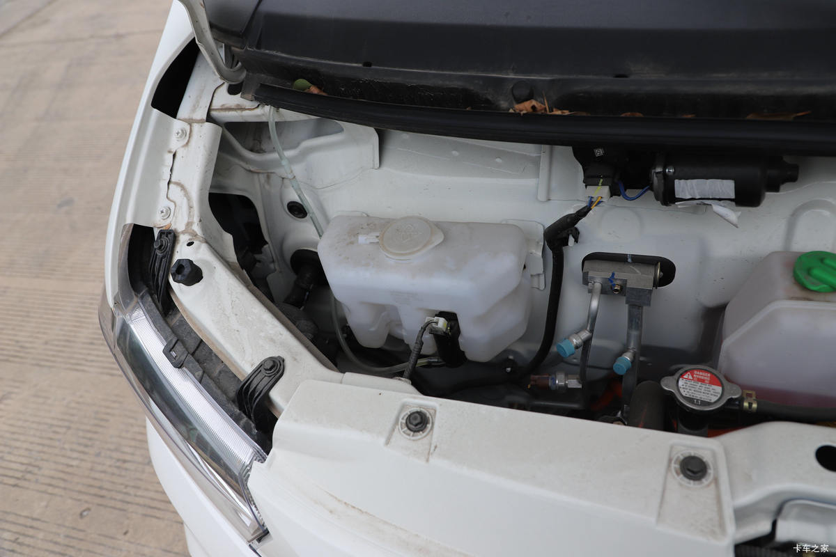 【图】长安跨越 跨越星V7 2.7T 2座 4.8米纯电动厢式运输车(对开门)38.64kWh_实拍图片_1899283_卡车之家