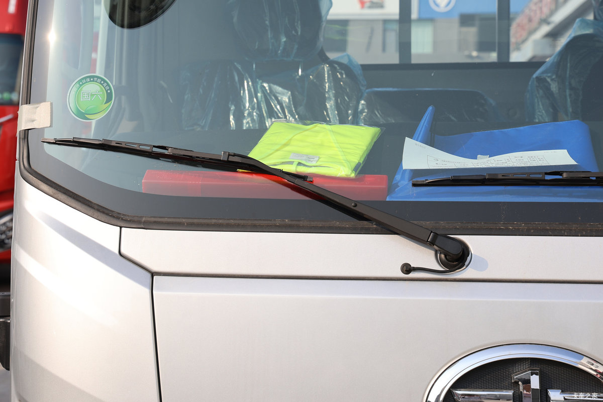 【图】解放虎VN 2.5L柴油 150马力 5档 4.2米单排栏板轻卡(新外观)_实拍图片_4014899_卡车之家