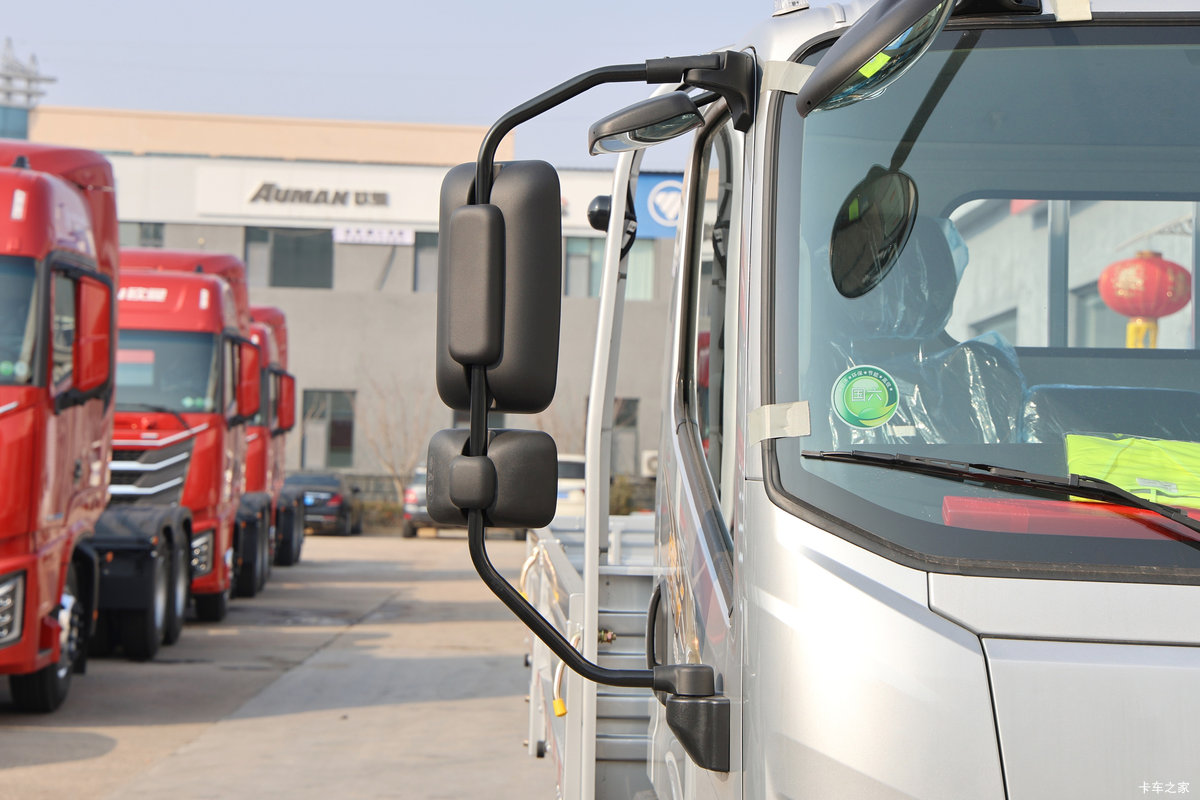 【图】解放虎VN 2.5L柴油 150马力 5档 4.2米单排栏板轻卡(新外观)_实拍图片_4014890_卡车之家