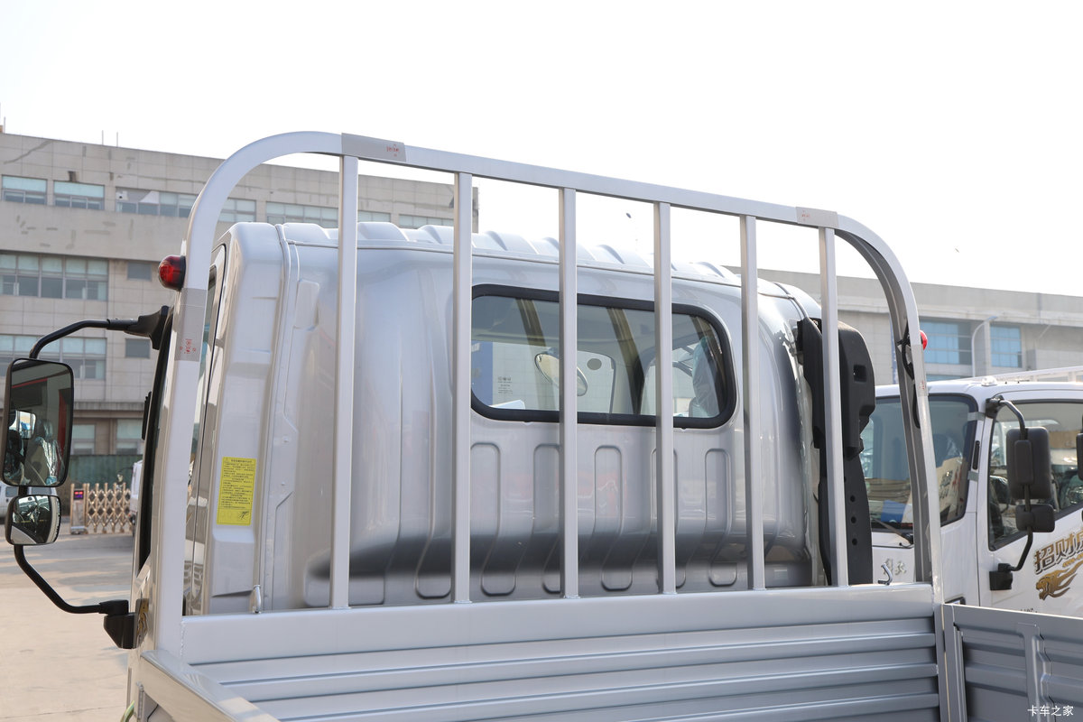 【图】解放虎VN 2.5L柴油 150马力 5档 4.2米单排栏板轻卡(新外观)_实拍图片_4014985_卡车之家