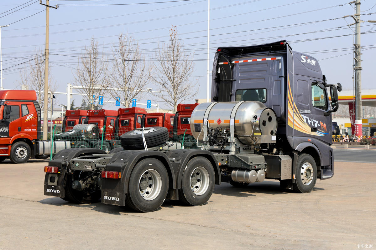 【图】中国重汽 HOWO TH7-N 沃尊版 480马力 6X4 LNG自动档牵引车_实拍图片_4015054_卡车之家