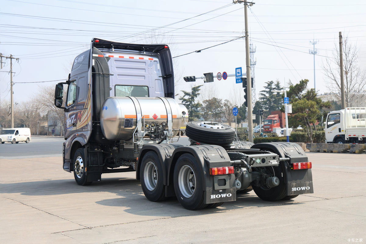 【图】中国重汽 HOWO TH7-N 沃尊版 480马力 6X4 LNG自动档牵引车_实拍图片_4015054_卡车之家