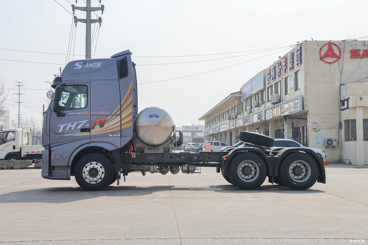 【图】中国重汽 HOWO TH7-N 沃尊版 480马力 6X4 LNG自动档牵引车_实拍图片_4015054_卡车之家