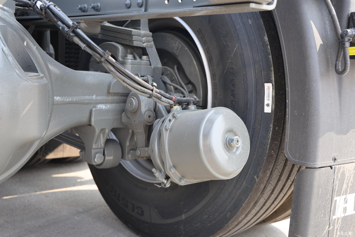 【图】中国重汽 HOWO TH7-N 沃尊版 480马力 6X4 LNG自动档牵引车_实拍图片_4015129_卡车之家