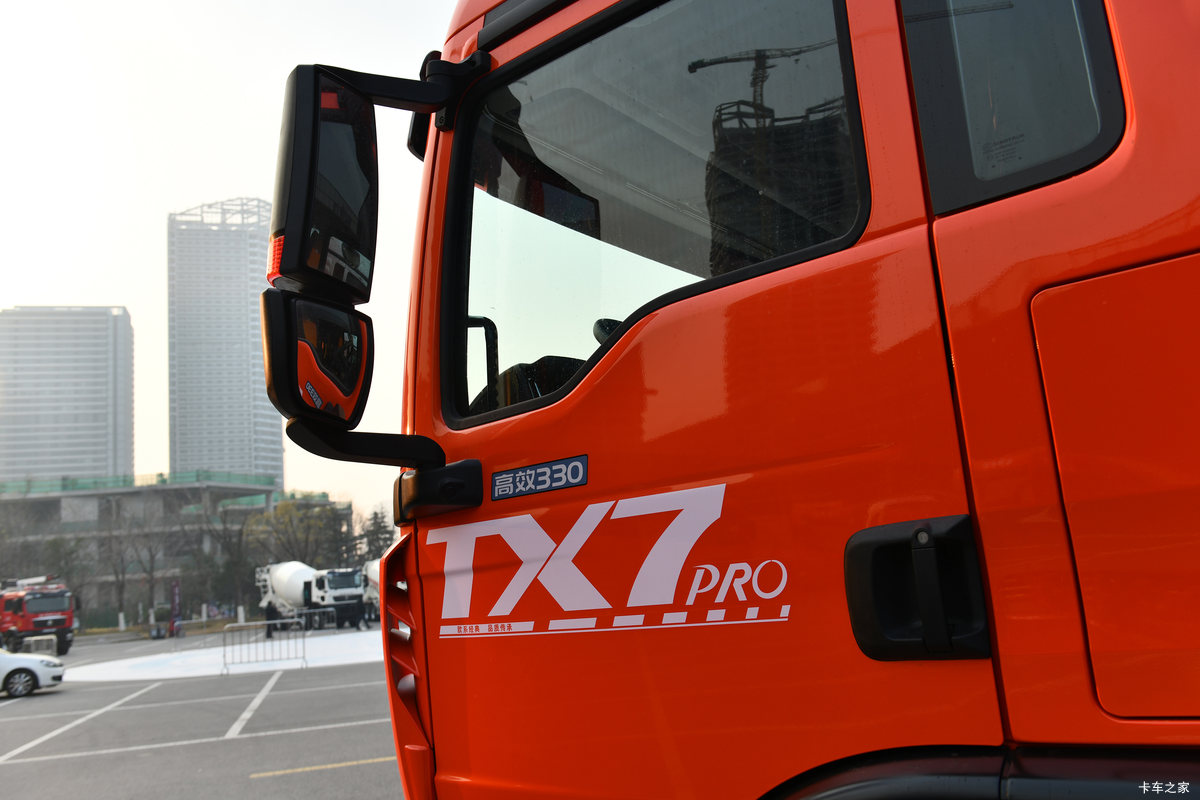 【图】重汽豪沃 HOWO TX7 PRO 旗舰版 6.9L柴油 290马力 4X2 中国重汽10档 AMT自动档 9.6米厢式载货车_实拍图片_4016843_卡车之家