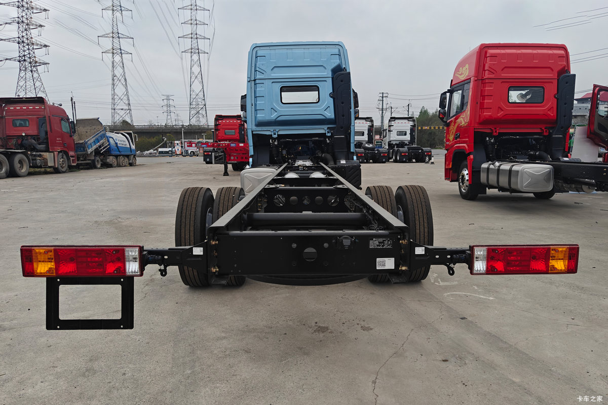 【图】陕汽 德龙G6000 旗舰版 6.8L柴油 320马力 4X2 AMT自动档 9.5米厢式载货车_实拍图片_4024433_卡车之家