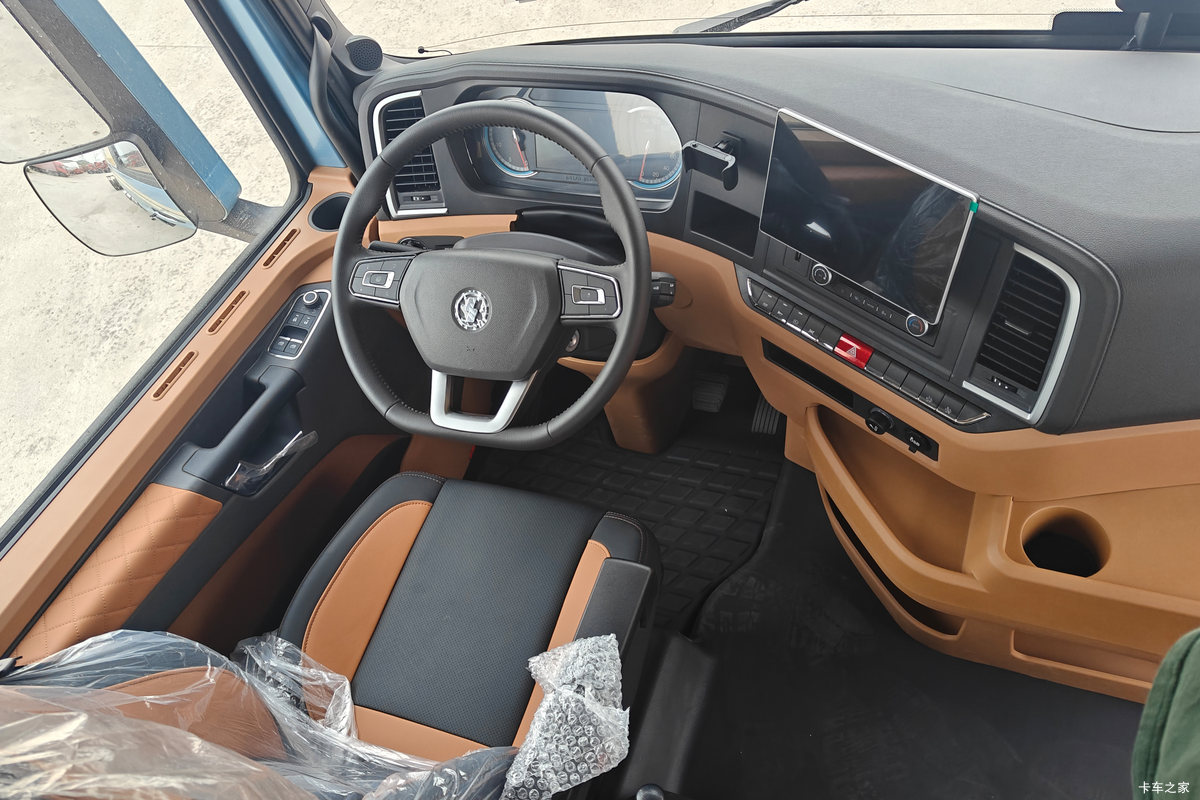 【图】陕汽 德龙G6000 旗舰版 6.8L柴油 320马力 4X2 AMT自动档 9.5米厢式载货车_实拍图片_4024444_卡车之家