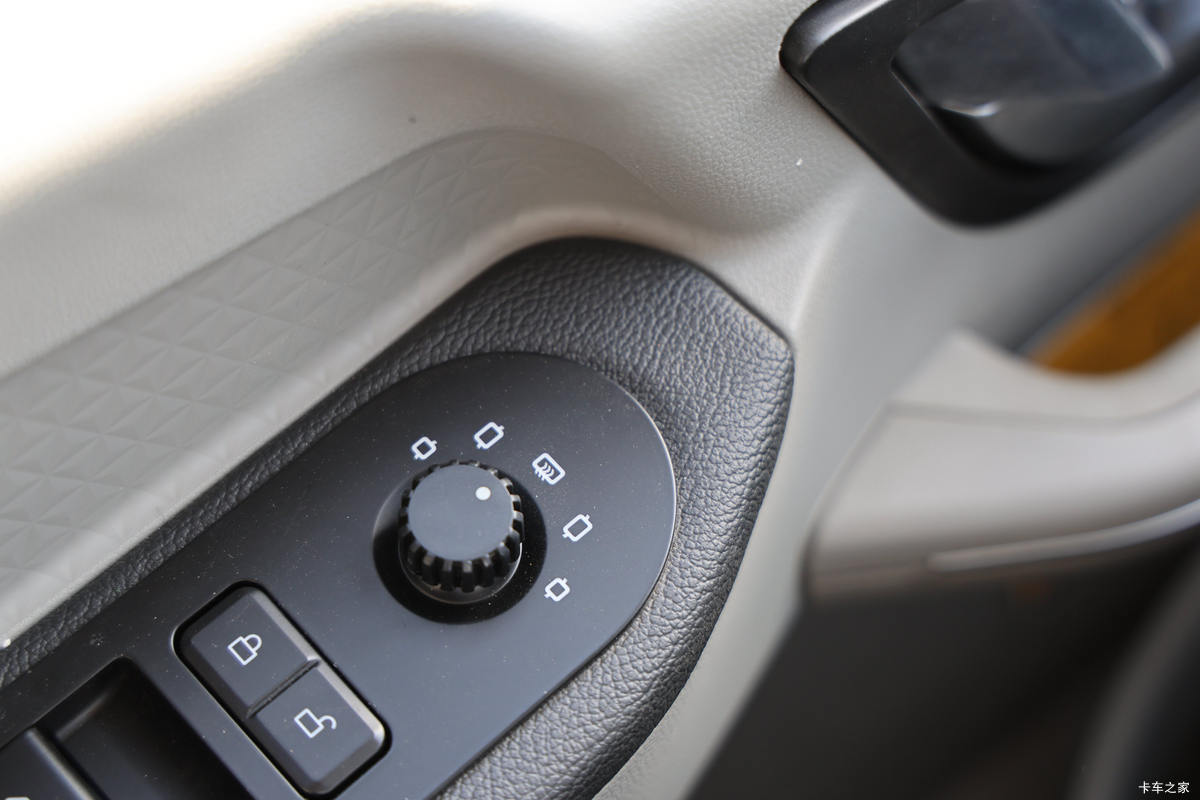 【图】重汽HOWO统帅 2.5L柴油 180马力 中国重汽12档 4.15米单排仓栅式轻卡_实拍图片_4026223_卡车之家