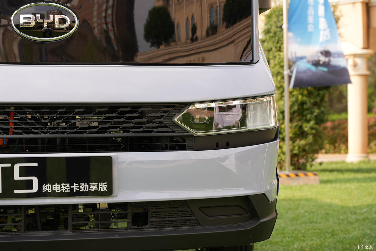 【图】比亚迪T5 劲享科技版 4.2米单排纯电动厢式轻卡 弗迪 132kWh_实拍图片_4026865_卡车之家