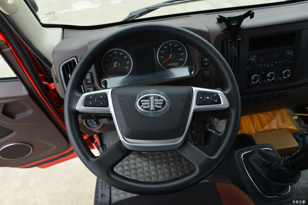 【图】解放 虎VH 2.5L柴油 180马力 法士特8档 3.82米排半仓栅式轻卡_实拍图片_4029003_卡车之家