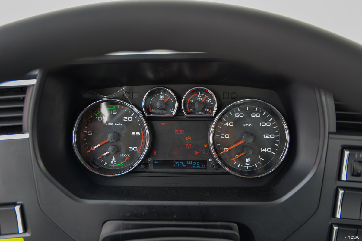 【图】青岛解放 JK6中卡 240马力 4X2 6.8米厢式载货车_实拍图片_4030772_卡车之家