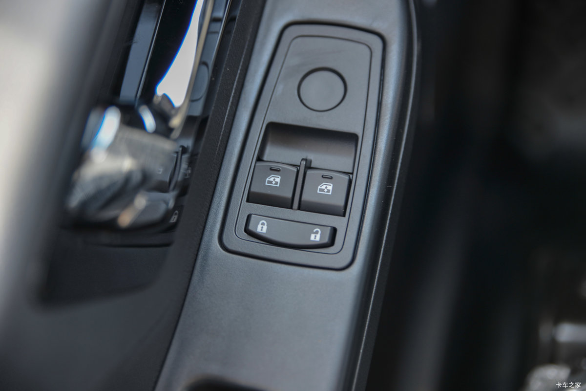 【图】陕汽商用车 德龙G200 155马力 4.18米单排栏板轻卡_实拍图片_4032568_卡车之家