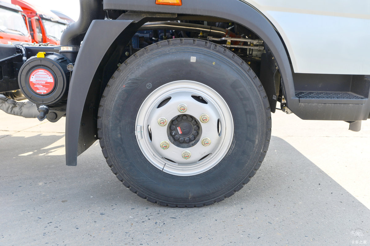 【图】重汽HOWO统帅PRO 2.5L柴油 180马力 万里扬8档 4.15米单排厢式轻卡_实拍图片_4033765_卡车之家