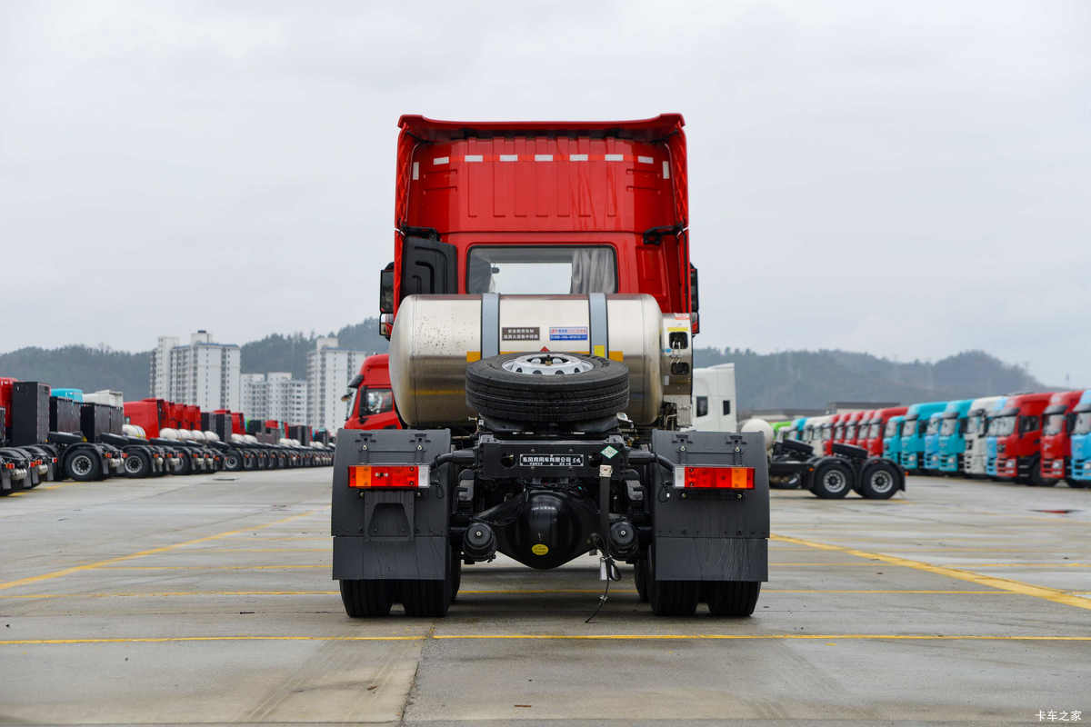 【图】东风天龙KL 14.8L LNG 540马力 6X4 法士特12档 AMT自动档 牵引车_实拍图片_4043420_卡车之家