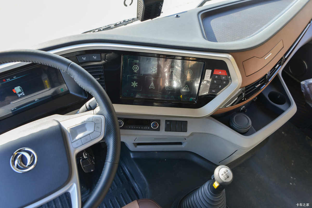 【图】东风天龙旗舰KX 王者版 12.9L LNG 520马力 8X4 东风14档 9.4米仓栅式载货车_实拍图片_4043679_卡车之家