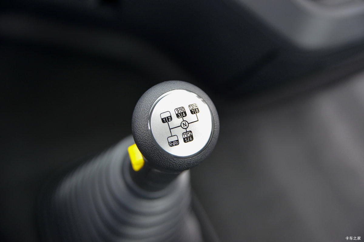 【图】东风商用车 天龙旗舰KX 王者版 580马力 6X4 LNG牵引车(液缓)_实拍图片_4048898_卡车之家