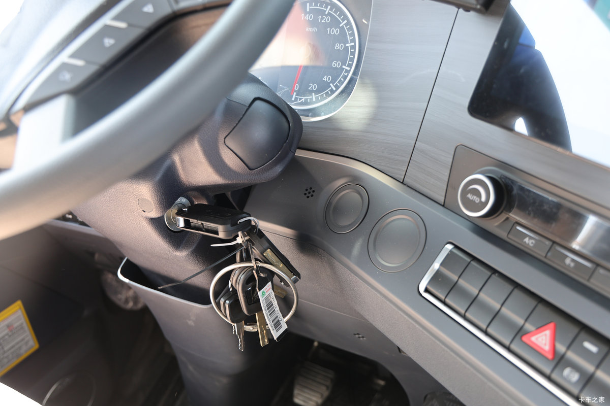 【图】重汽豪沃HOWO TX7 PRO 高效版 6.9L柴油 290马力 4X2 中国重汽8档 9.6米厢式载货车_实拍图片_4053858_卡车之家