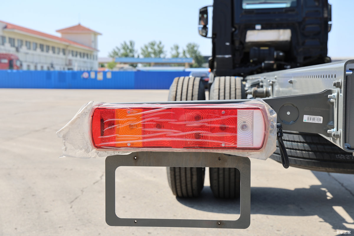 【图】重汽豪沃HOWO TX7 PRO 高效版 6.9L柴油 290马力 4X2 中国重汽8档 9.6米厢式载货车_实拍图片_4053902_卡车之家