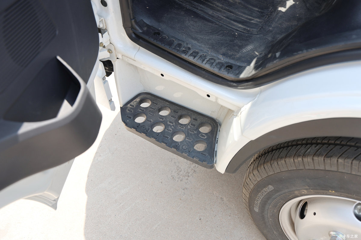 【图】跃进 福星S100Q 1.8L 133马力 汽油 4.05米单排栏板小卡_实拍图片_4054960_卡车之家