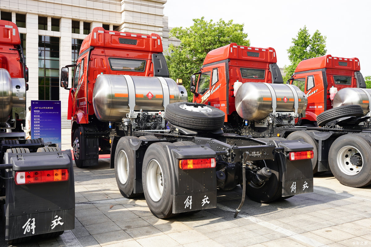 【图】解放J6V SMART 12.5L LNG 480马力 6X4 一汽解放12档 牵引车_实拍图片_4055382_卡车之家