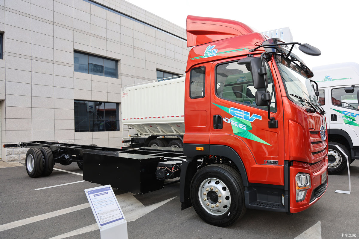 【图】青岛解放JK6 4X2 7.75米纯电动翼开启厢式载货车 宁德时代246.68kWh_实拍图片_4059713_卡车之家