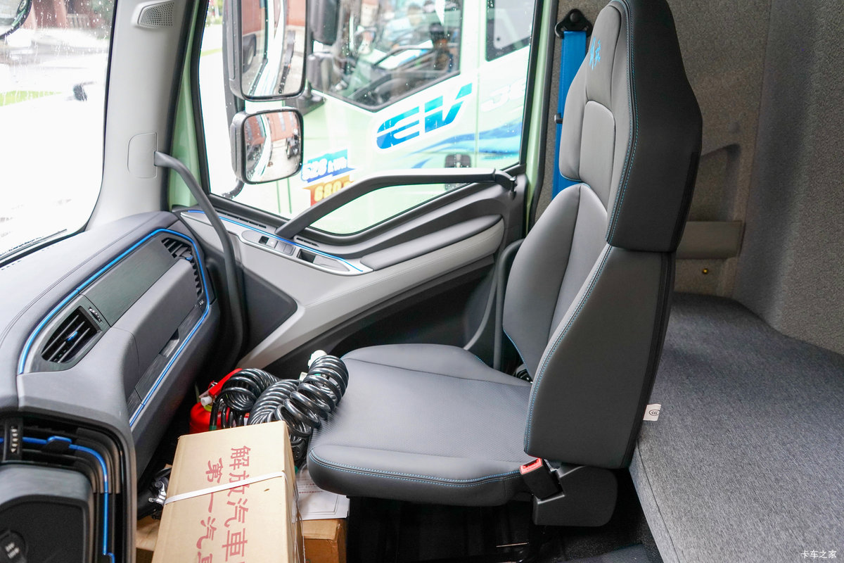 【图】解放J6P 6X4 纯电动牵引车 宁德时代400kWh_实拍图片_4061953_卡车之家