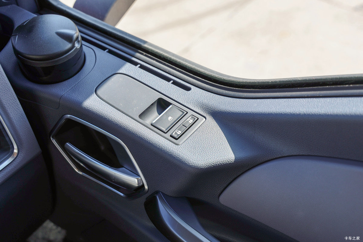 【图】重汽豪沃HOWO TX7 PRO 11.1L柴油 460马力 6X4 中国重汽12档 牵引车_实拍图片_4062718_卡车之家