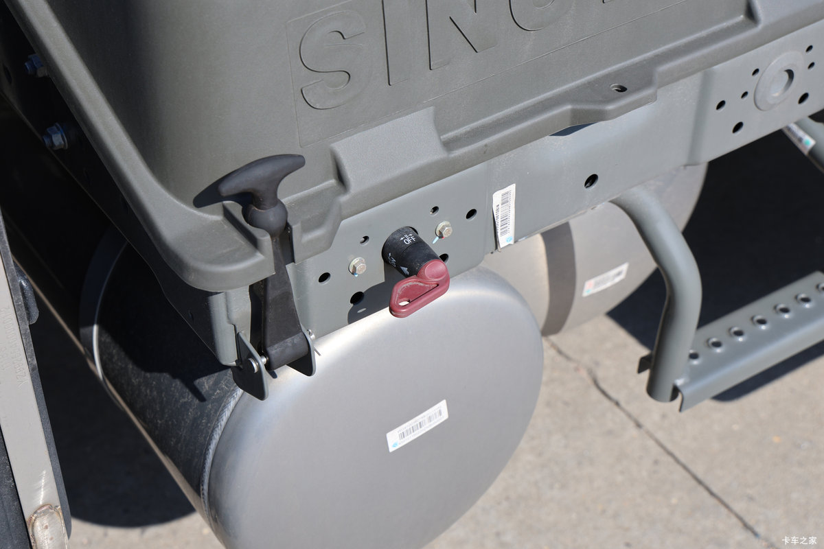 【图】重汽豪沃HOWO TX7 PRO 11.1L柴油 460马力 6X4 中国重汽12档 牵引车_实拍图片_4062753_卡车之家