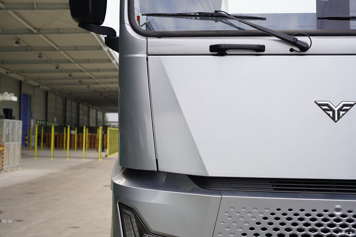 【图】DeepWay 星途 标载版 6X4 纯电动牵引车 亿纬505kWh_实拍图片_4063421_卡车之家