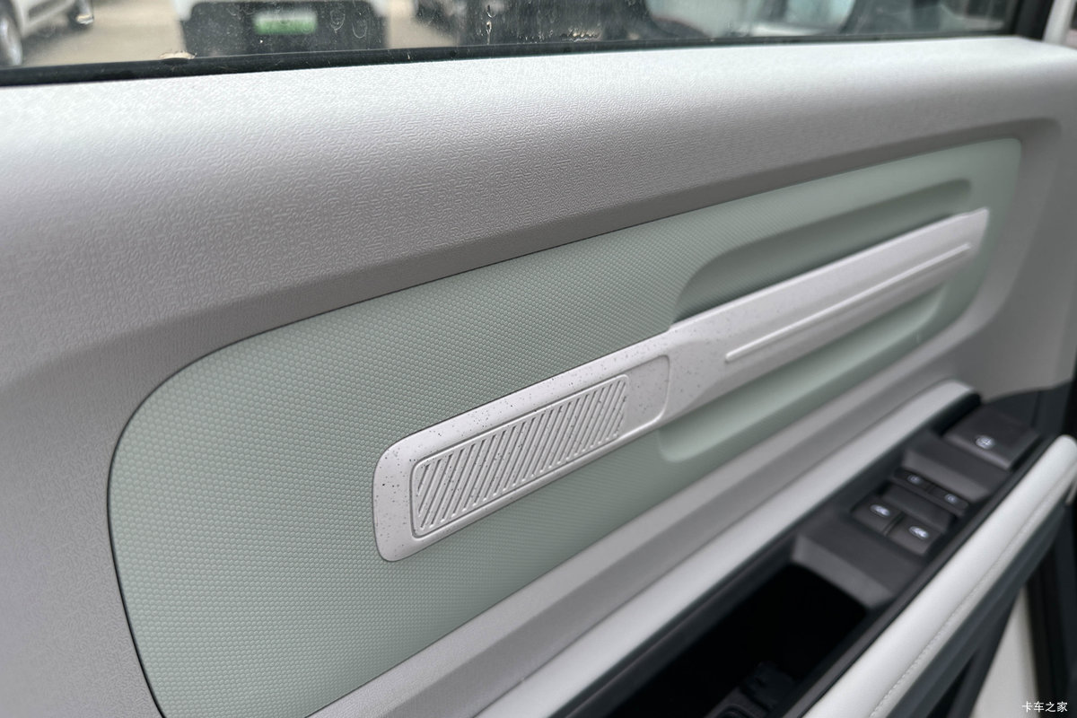 【图】上汽大通大拿V1 9座纯电动多用途乘用车 64kWh_实拍图片_4065750_卡车之家