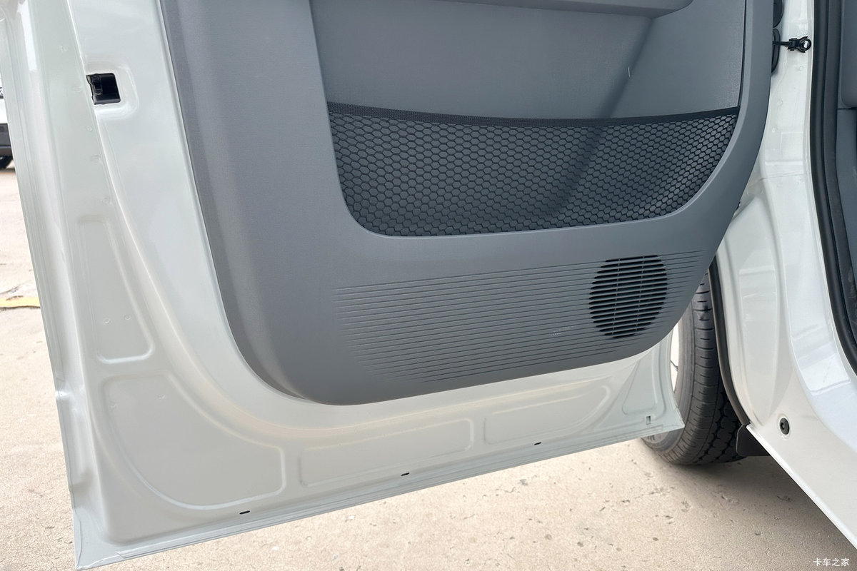 【图】上汽大通大拿V1 9座纯电动多用途乘用车 64kWh_实拍图片_4065750_卡车之家