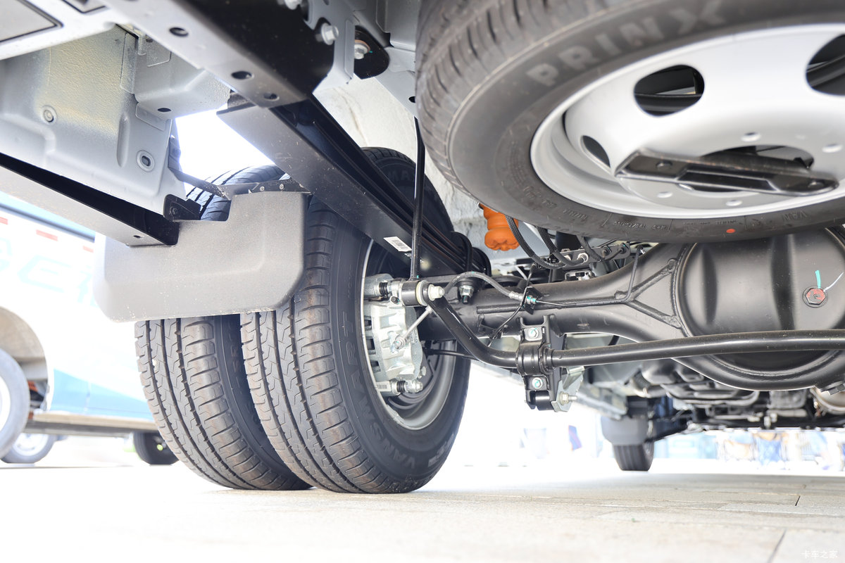 【图】江铃汽车 全顺T8 货运版 174马力 2.3T柴油 3座 长轴高后双胎顶封闭货车_实拍图片_4066003_卡车之家