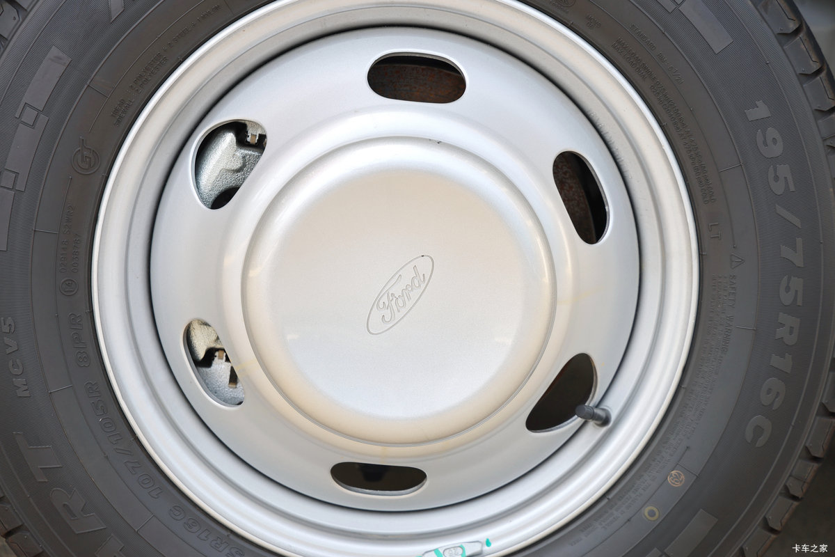 【图】江铃汽车 全顺T8 货运版 174马力 2.3T柴油 3座 长轴高后双胎顶封闭货车_实拍图片_4066003_卡车之家