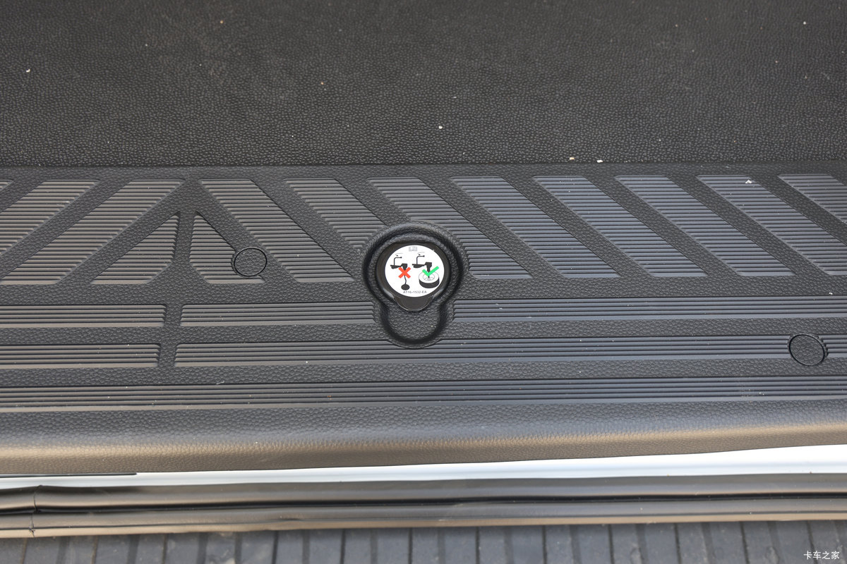 【图】江铃汽车 全顺T8 货运版 174马力 2.3T柴油 3座 长轴高后双胎顶封闭货车_实拍图片_4066026_卡车之家