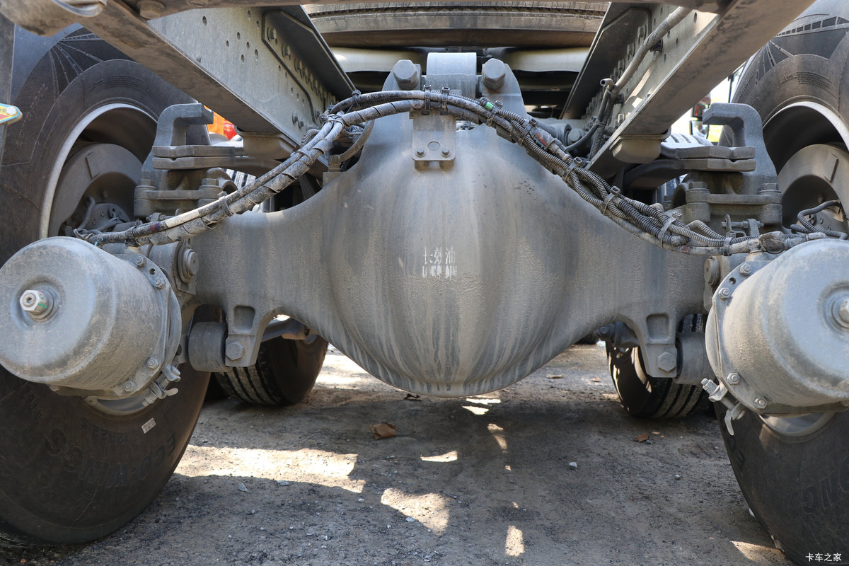 【图】重汽HOWO TX7-N 沃尊版 12.5L LNG 480马力 6X4 中国重汽12档 牵引车_实拍图片_4067101_卡车之家