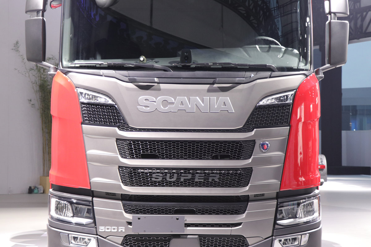 【图】斯堪尼亚新500R 东方赤焰版 12.7L柴油 500马力 6X2R 斯堪尼亚14档 AMT自动档 牵引车_实拍图片_4070389_卡车之家