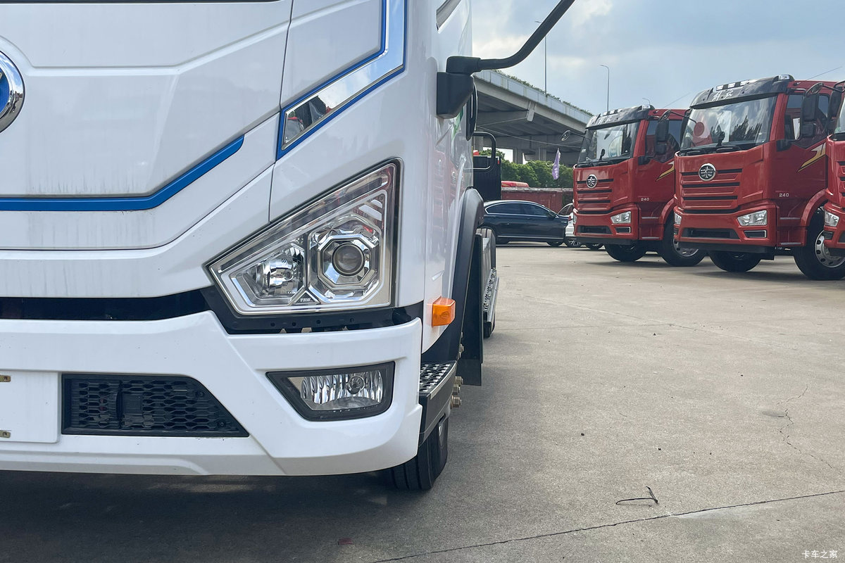 【图】解放虎6G 4.2米单排纯电动栏板轻卡 弗迪131.98kWh_实拍图片_4074993_卡车之家