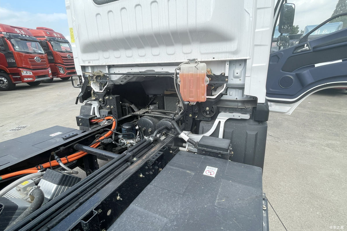 【图】解放虎6G 4.2米单排纯电动栏板轻卡 弗迪131.98kWh_实拍图片_4075019_卡车之家