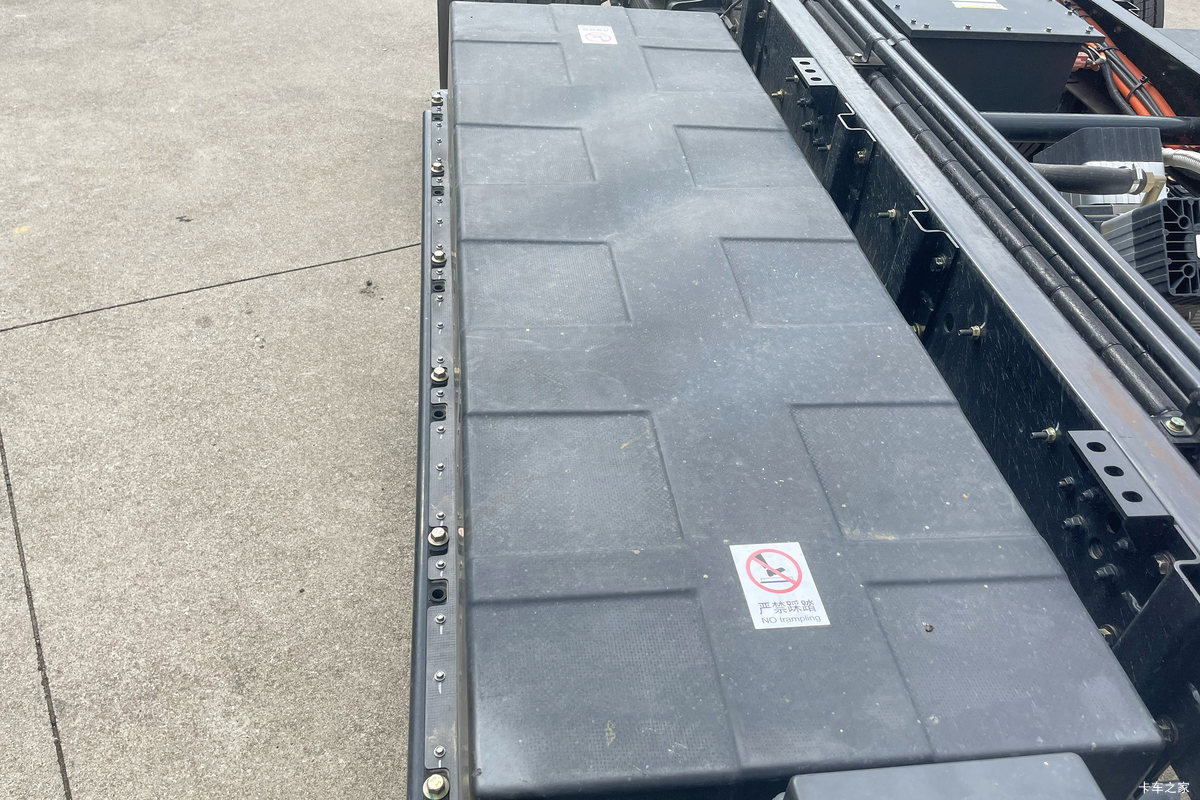 【图】解放虎6G 4.2米单排纯电动栏板轻卡 弗迪131.98kWh_实拍图片_4075019_卡车之家