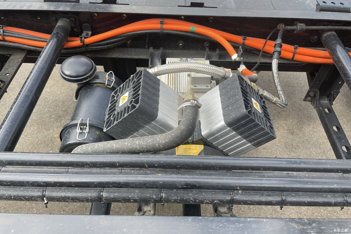 【图】解放虎6G 4.2米单排纯电动栏板轻卡 弗迪131.98kWh_实拍图片_4075019_卡车之家